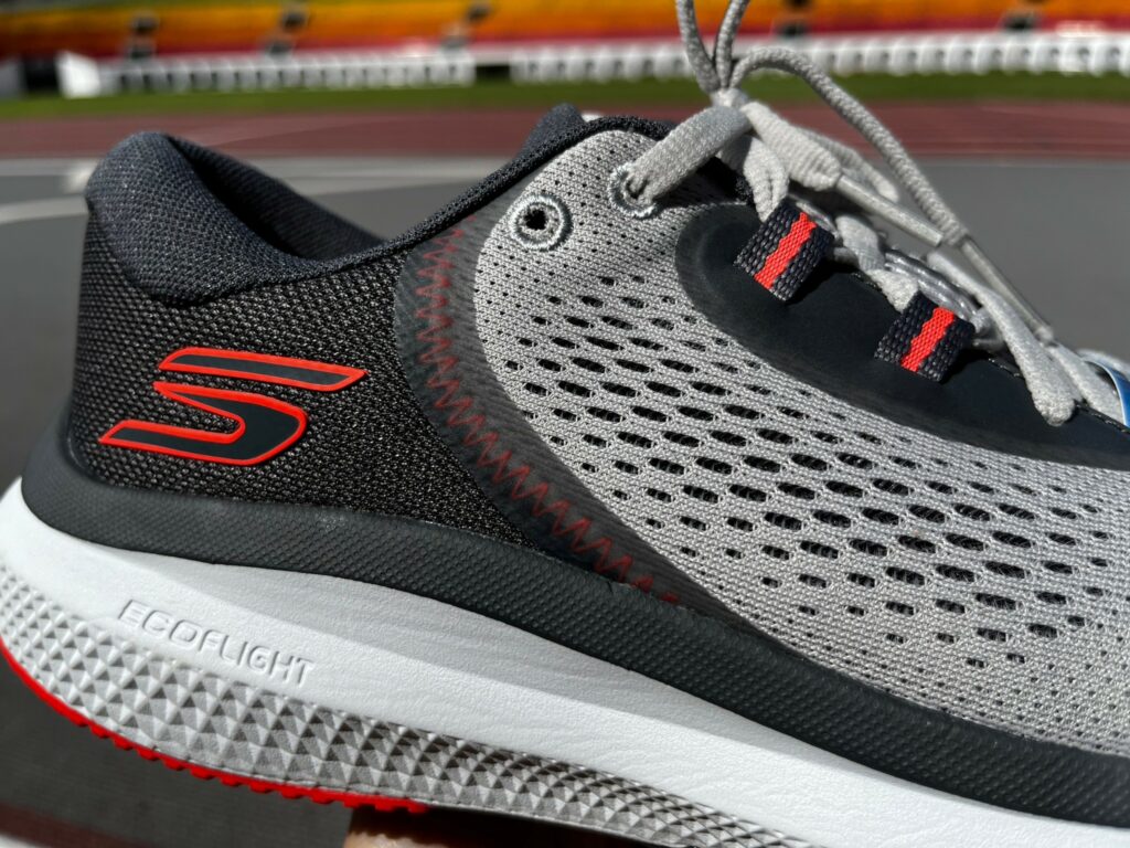SKECHERS GO RUN PURE 4 最詳盡開箱，貼身守護者！跑者訓練的好夥伴 | AjengNotes─阿政跑步筆記 (跑出影響力)